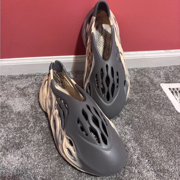 Yeezy | Shoes | Adidas Foam Runner Size 1 | Poshmark